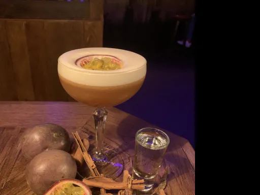 Cinnaburst Kiss Cocktail Recipe | Master Bartender