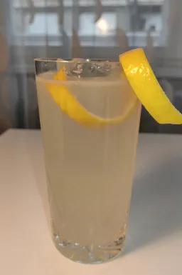 Summer Buzz Cocktail Recipe | Discerning Drinker