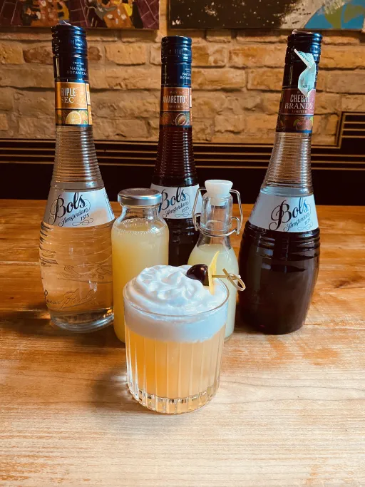 Donna's Sour Cocktail Recipe | Master Bartender